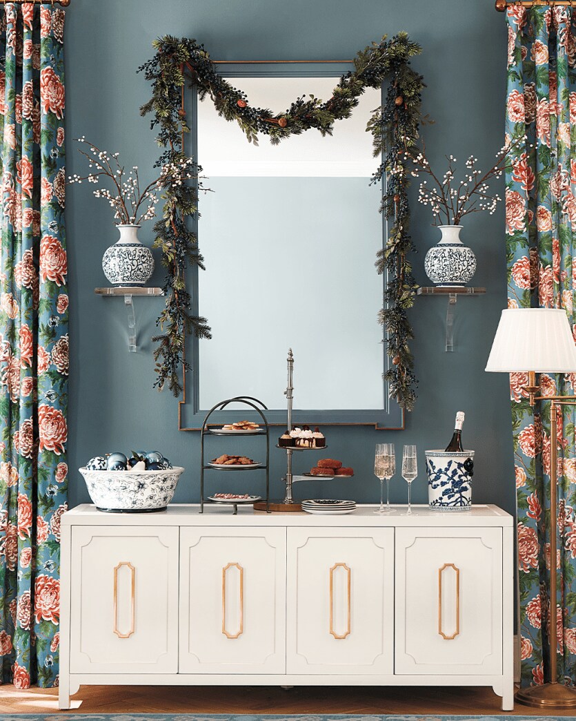 How to Measure for Garland and Wreaths Around Your Home