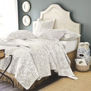 How to Make a Bed in Six Easy Steps - How to Decorate