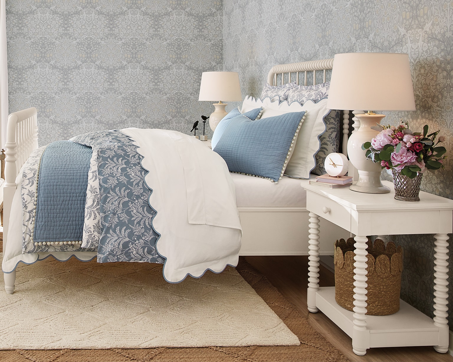 How to Mix and Match Patterned Bedding - How to Decorate