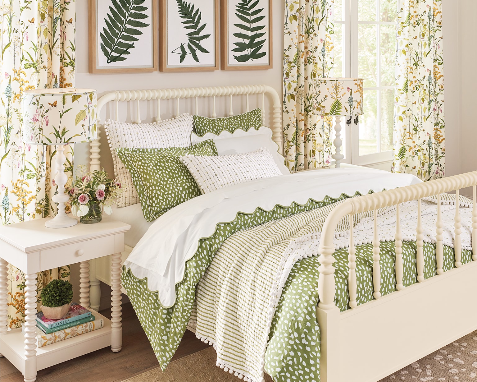How to Mix and Match Patterned Bedding - How to Decorate