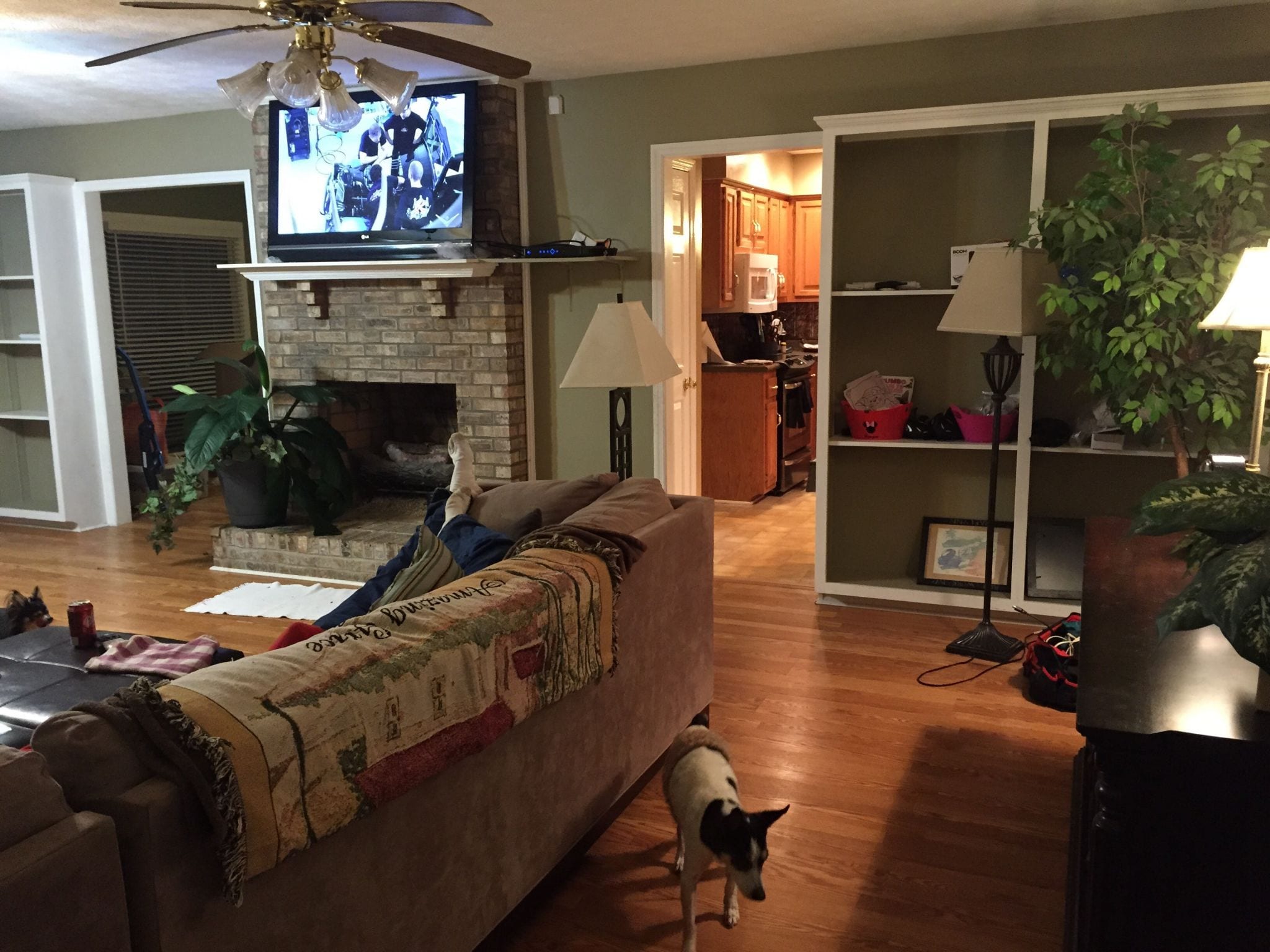 Decorating a hard-to-furnish living room