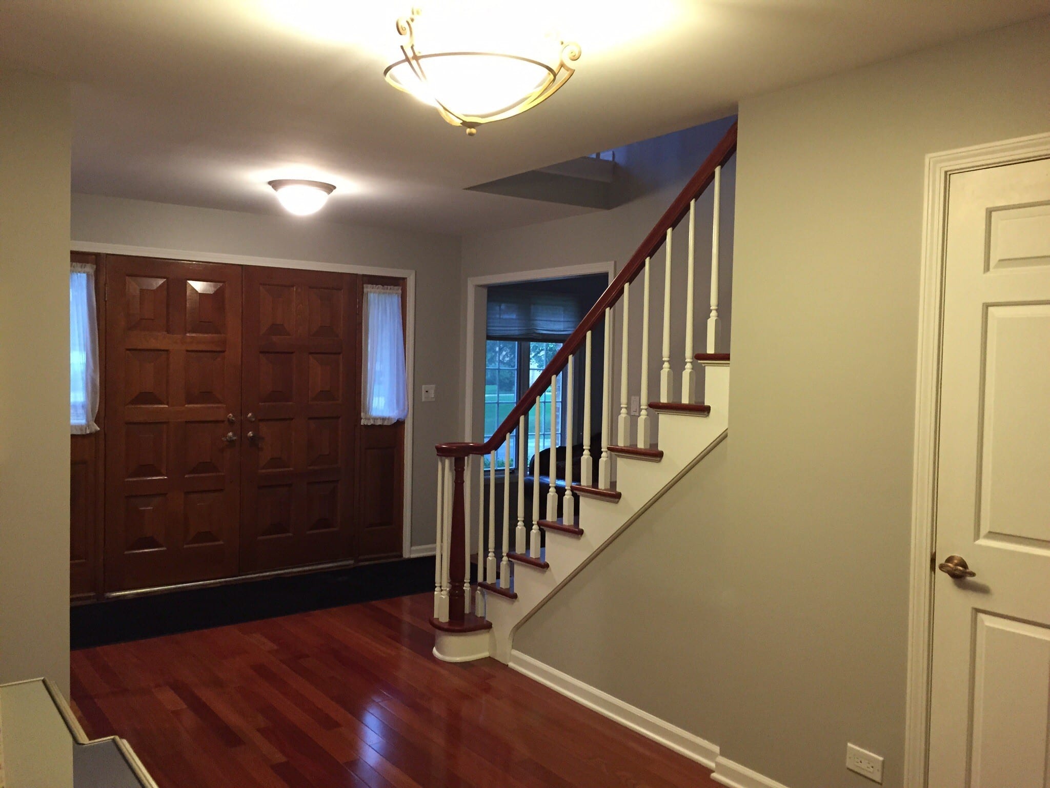 Decorating an empty entry way