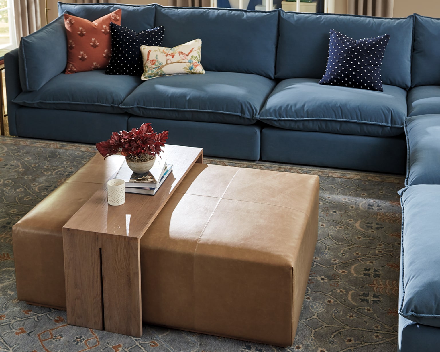 10 Living Rooms Without Coffee Tables - How to Decorate