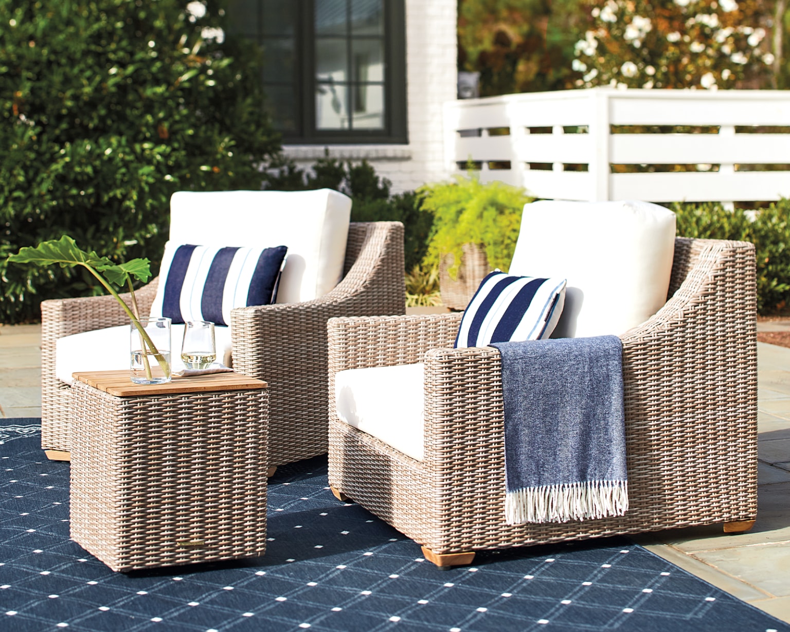 Outdoor Furniture – 15 Ways to Arrange Your Porch