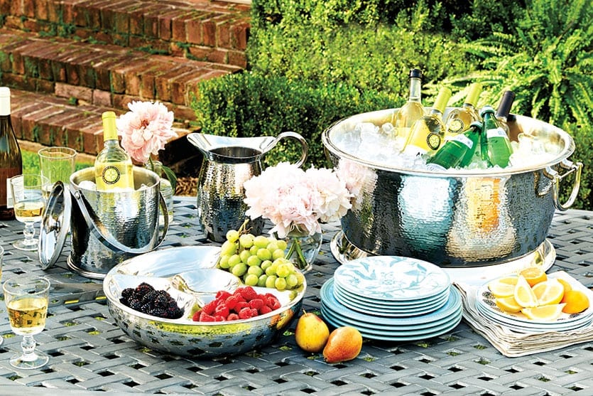 10 Ways to Serve Drinks Outdoors