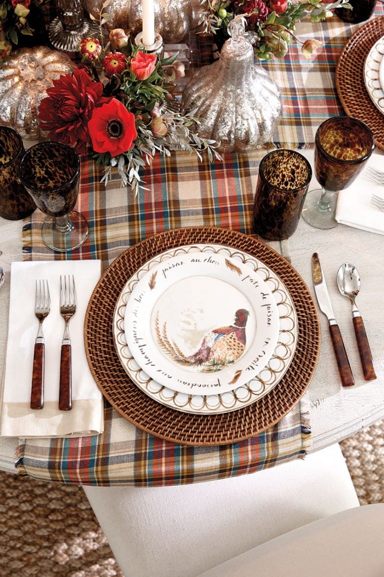 A Stylish Thanksgiving Table for Your Family Gathering - How to Decorate