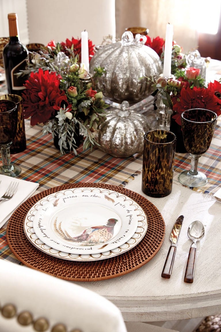 A Stylish Thanksgiving Table for Your Family Gathering - How to Decorate