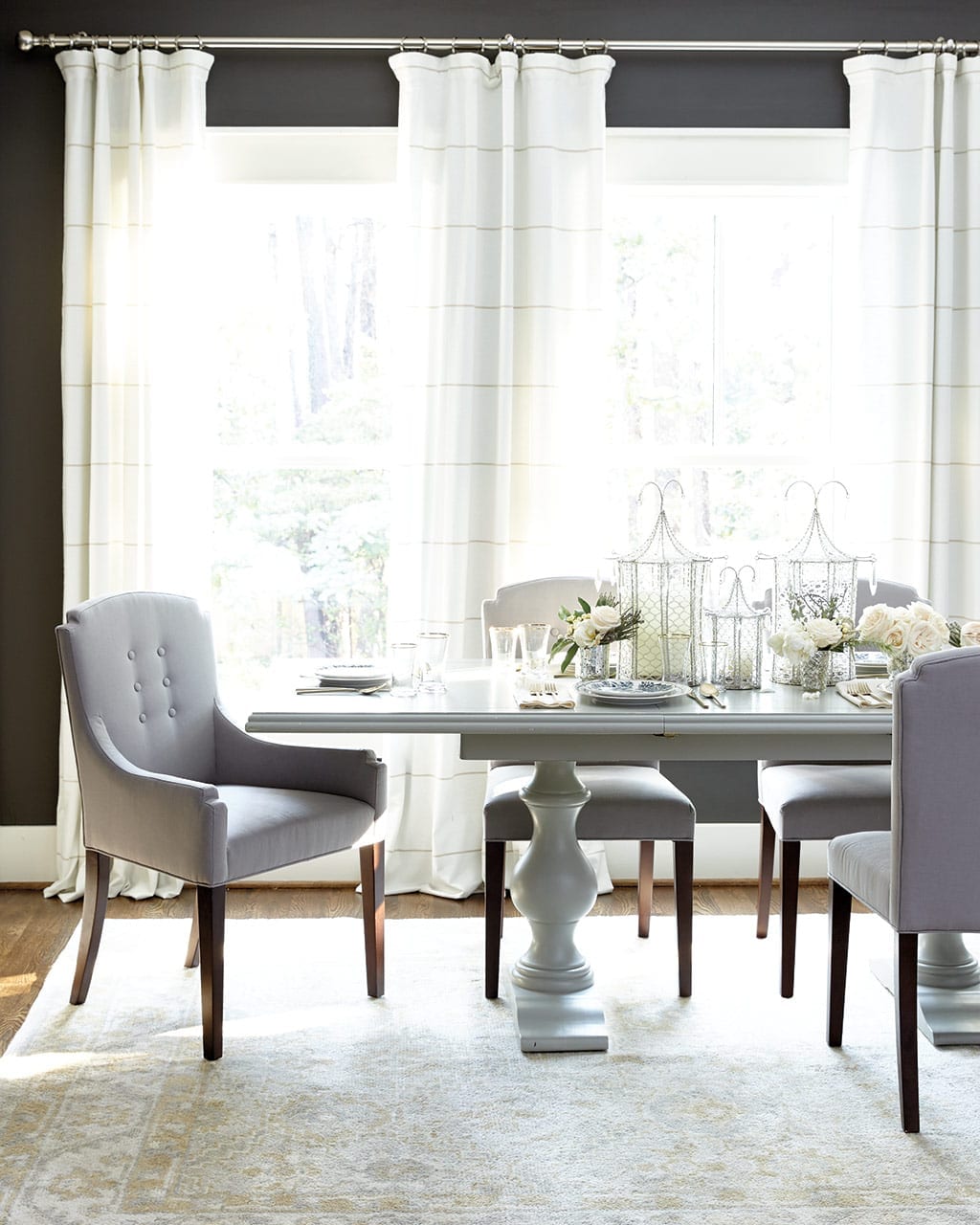 A Blue & White Table Setting for Any Occasion - How to Decorate