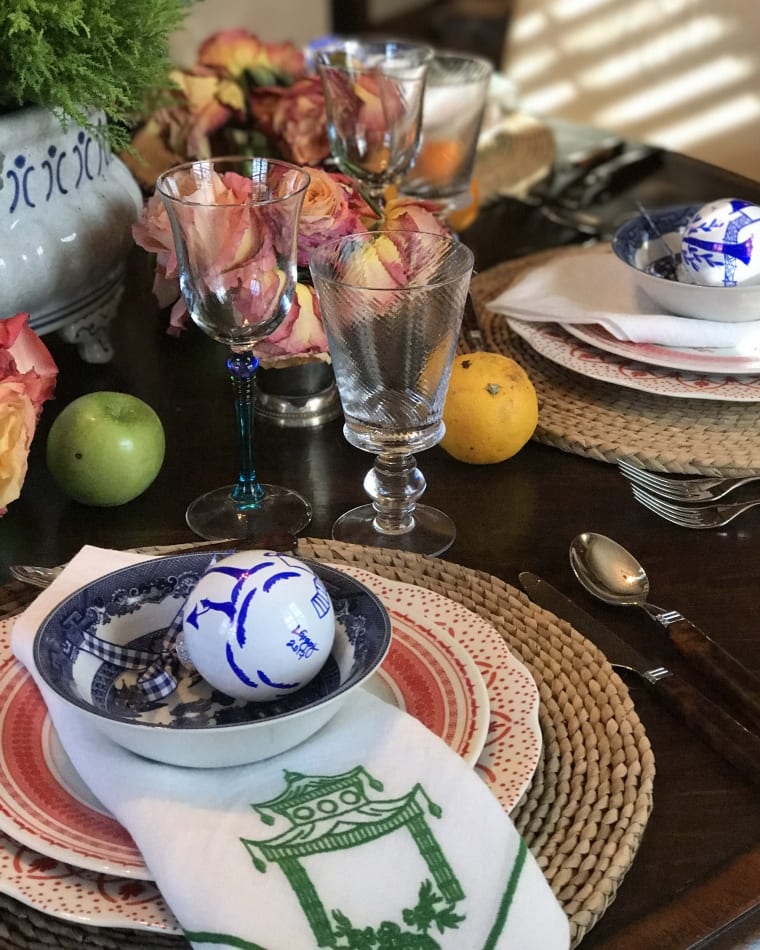 Feature Friday: Holiday Table Settings - How to Decorate