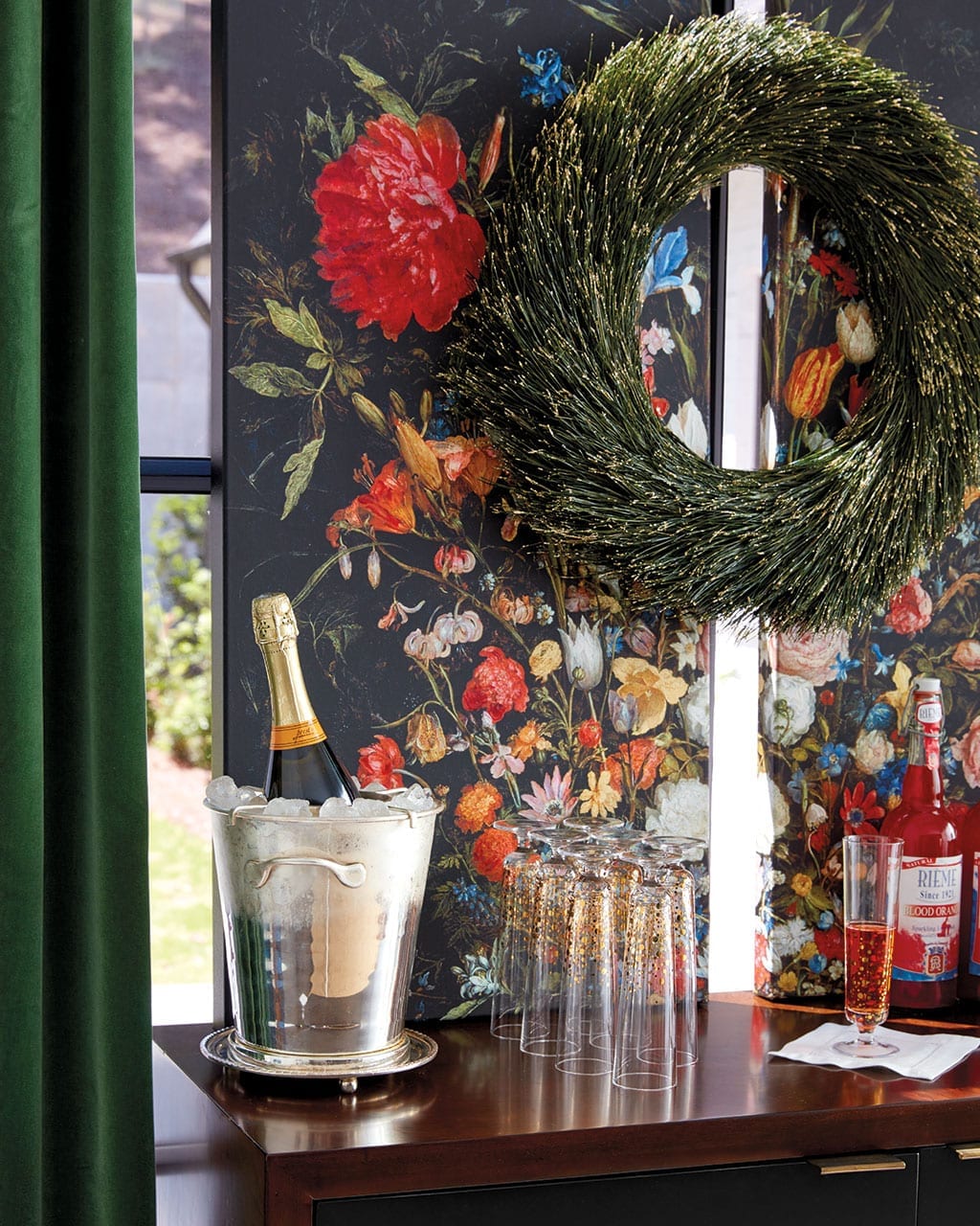 How to Set Up a Bar for Your Holiday Party - How to Decorate