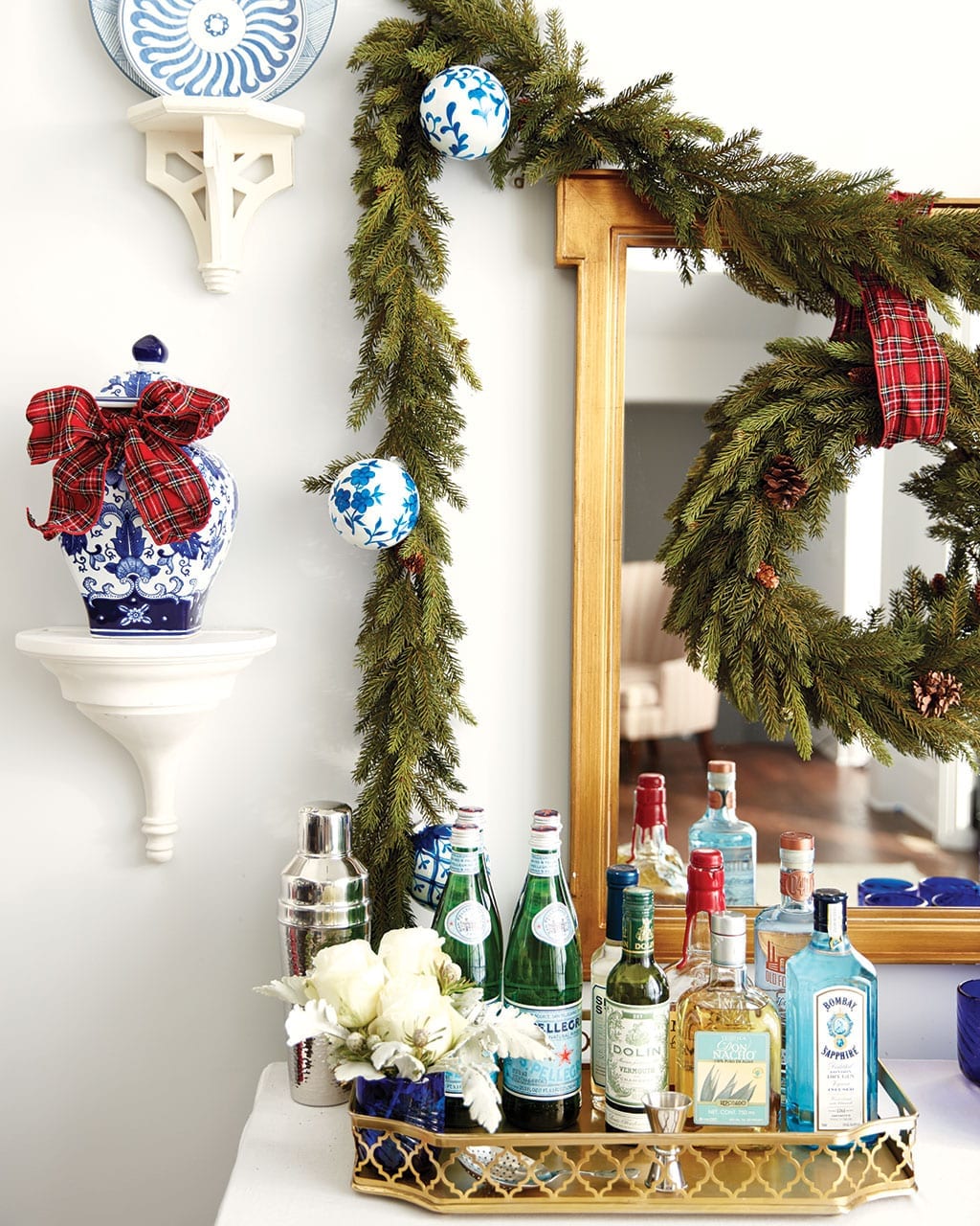 How to Set Up a Bar for Your Holiday Party - How to Decorate