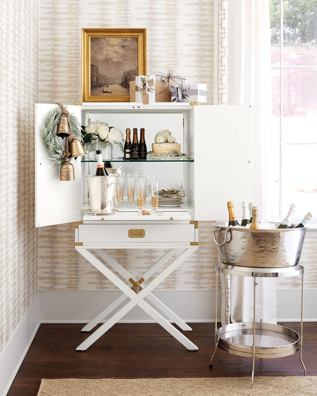 How to Set Up a Bar for Your Holiday Party - How to Decorate