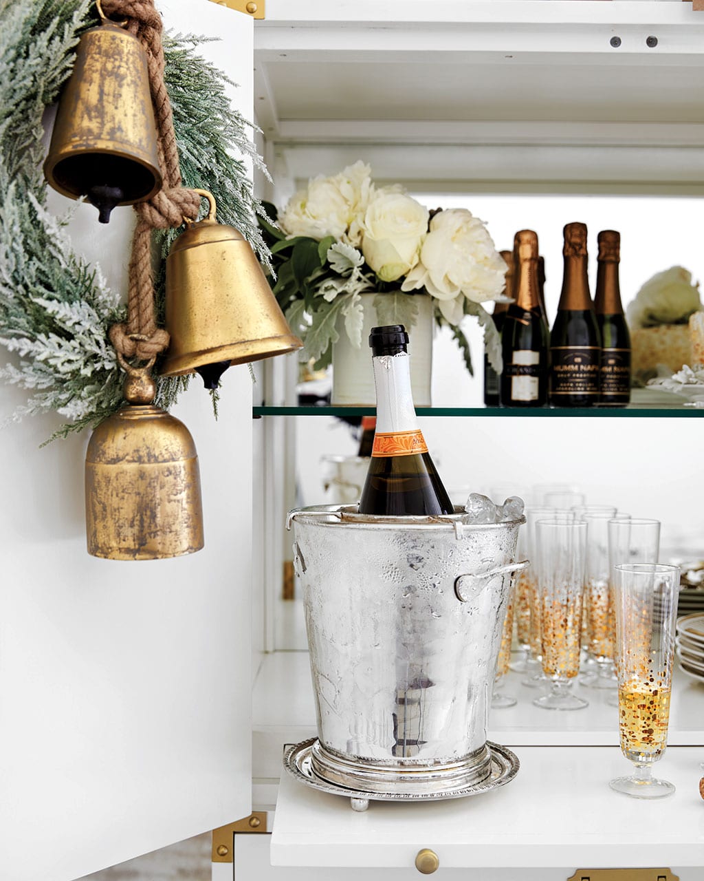 How to Set Up a Bar for Your Holiday Party - How to Decorate