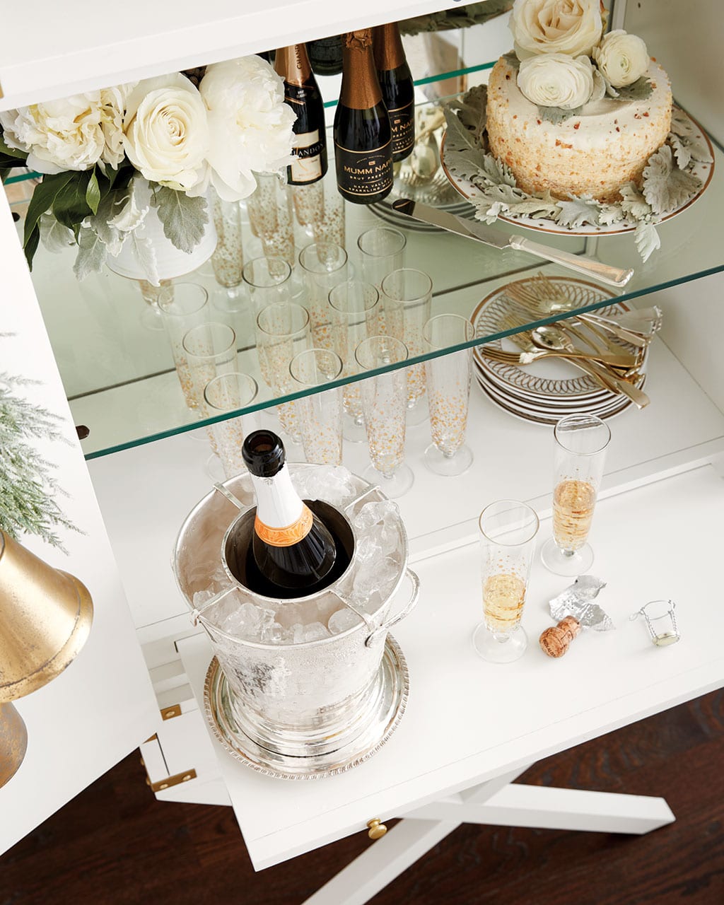 How to Set Up a Bar for Your Holiday Party - How to Decorate