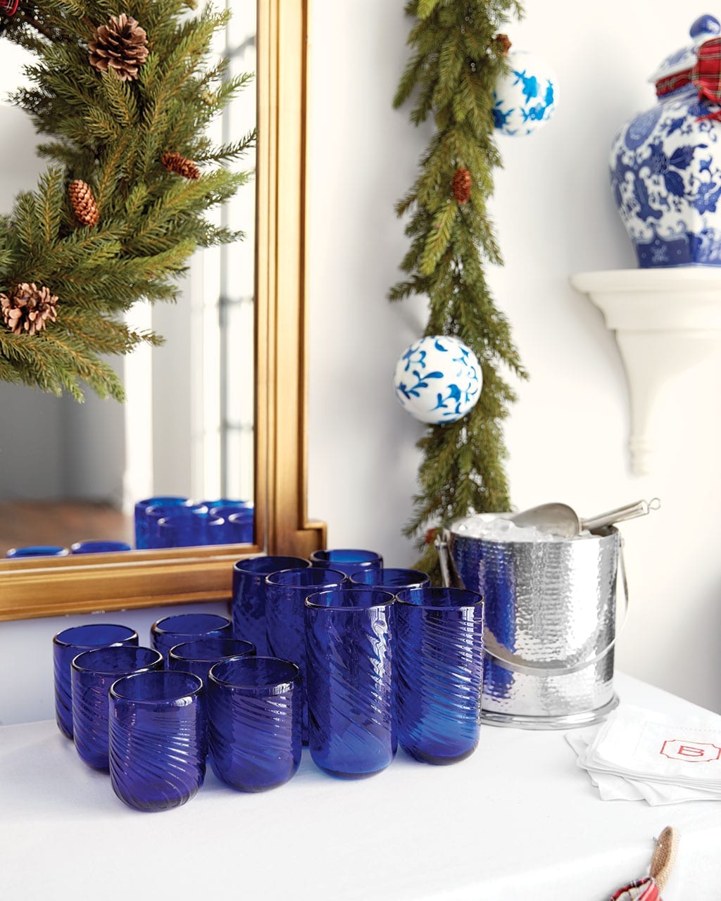How to Set Up a Bar for Your Holiday Party - How to Decorate