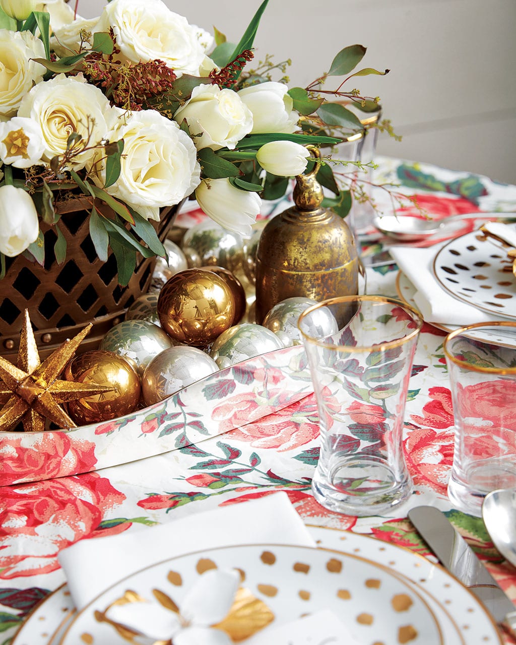 3 Chic Table Settings for Your Holiday Dinner - How to Decorate