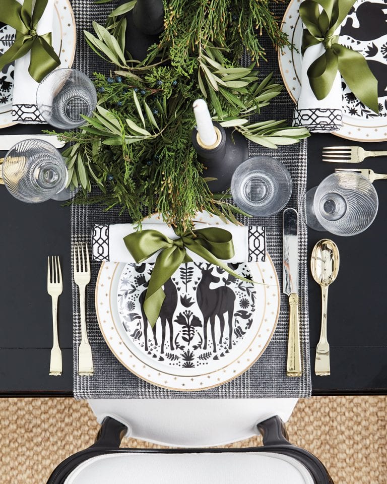 3 Chic Table Settings for Your Holiday Dinner - How to Decorate