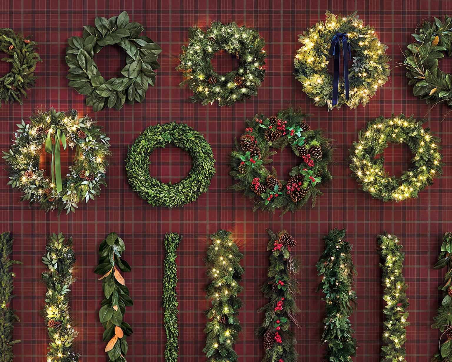 Large Wreath or Small Wreath? How to Choose for Your Front Door
