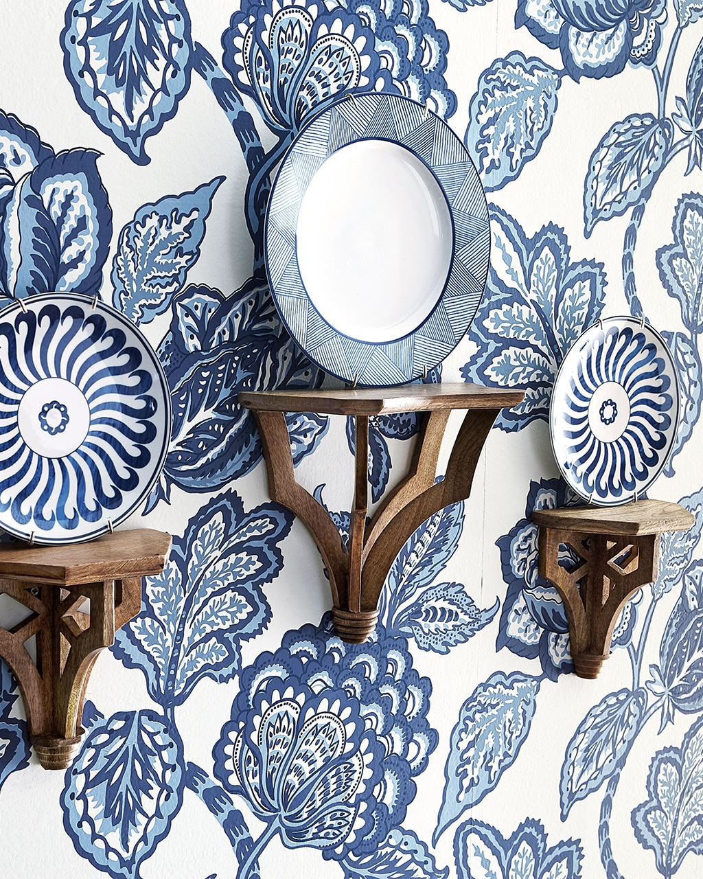 How to Use a Decorative Wall Bracket in Your Room