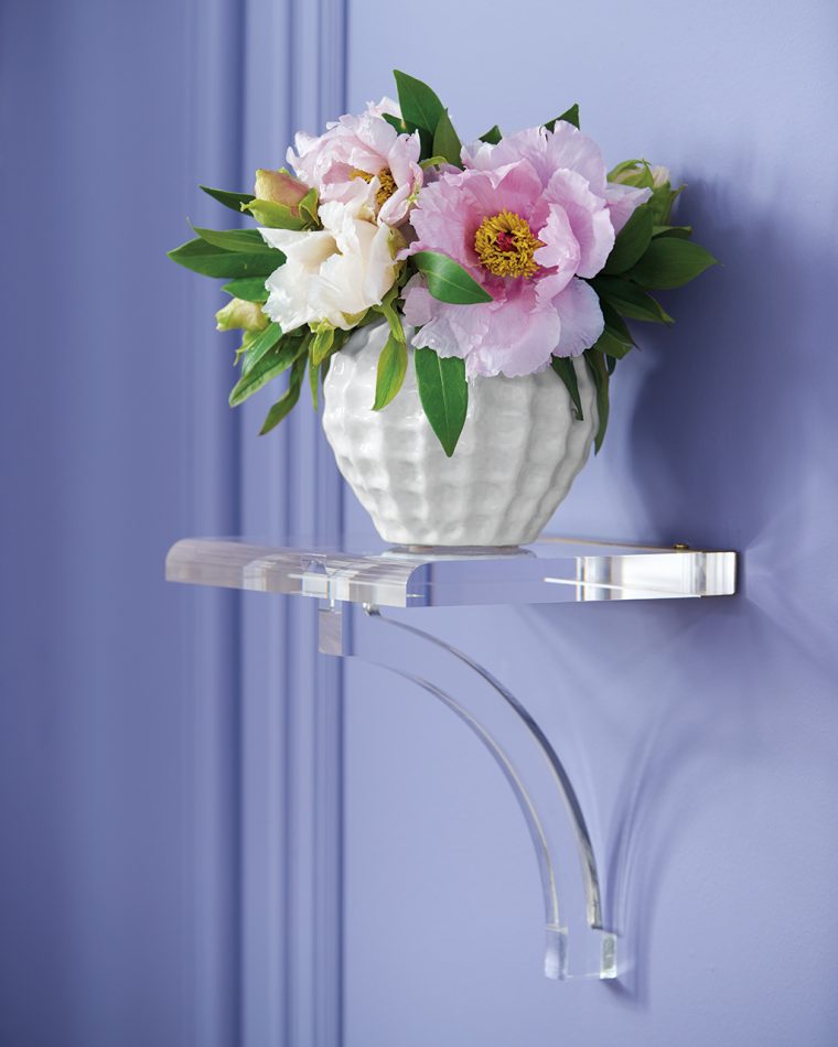 How to Use a Decorative Wall Bracket in Your Room