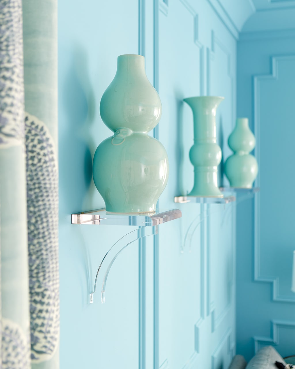 How to Use a Decorative Wall Bracket in Your Room