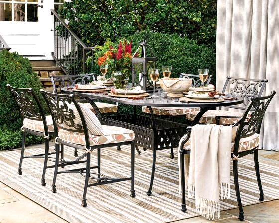 A Guide to Coordinating Outdoor Rugs & Fabrics - How to Decorate