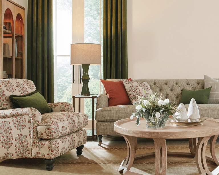 10 Ways to Fill Space Over Your Sofa