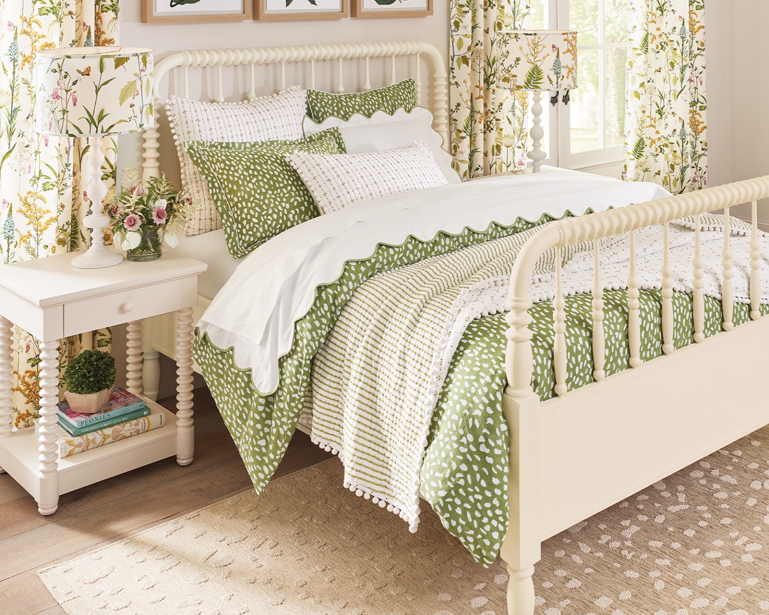How to Space Furniture in Your Room - How to Decorate